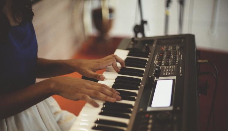 Best Electronic Keyboard For The Classroom - Aeon Reviews